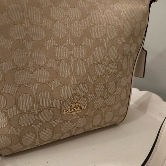 Coach | Bags | Nwt Coach Crossbody Light Khaki Signature Pattern Chalk ...
